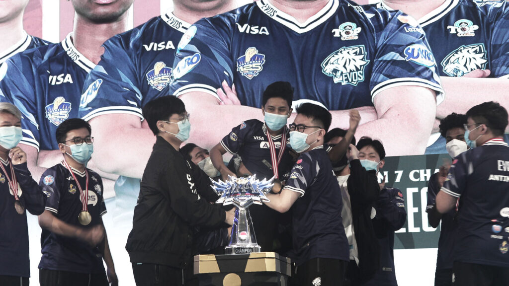 Fanny ni EVOS Ferxiic pinahanga sina Oura at Donkey | ONE Esports ...