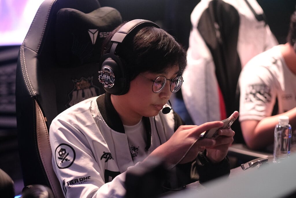 Ito ang pinapatunayan ng malupit na stats ni OhMyV33nus sa MPL PH S10 ...