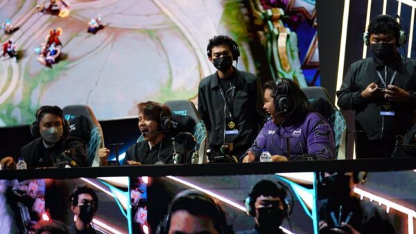 M4 Group Stage: Todak ginulat sina Kairi at ONIC ID, undefeated sa Day ...