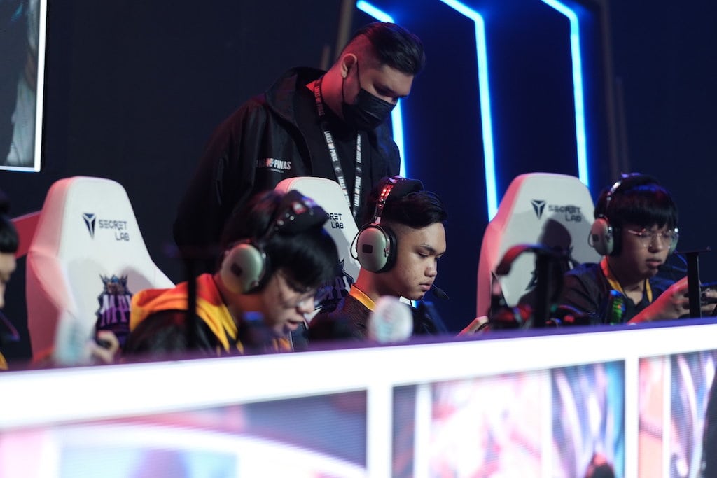 BREN KyleTzy inaming 'kinakapos ng hinga' kapag kaharap ang Blacklist ...